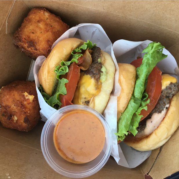 食べればわかる人気の理由 新感覚ハンバーガーショップStax Sliders! | アイランドタイム Island Time | グアムの旅行 ...