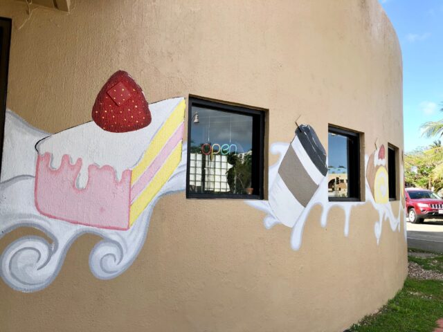 タモンの新しい立ち寄りスイーツスポット、カフェ ロコナ | アイランドタイム Island Time | グアムの旅行・ツアー・お土産・観光 ...